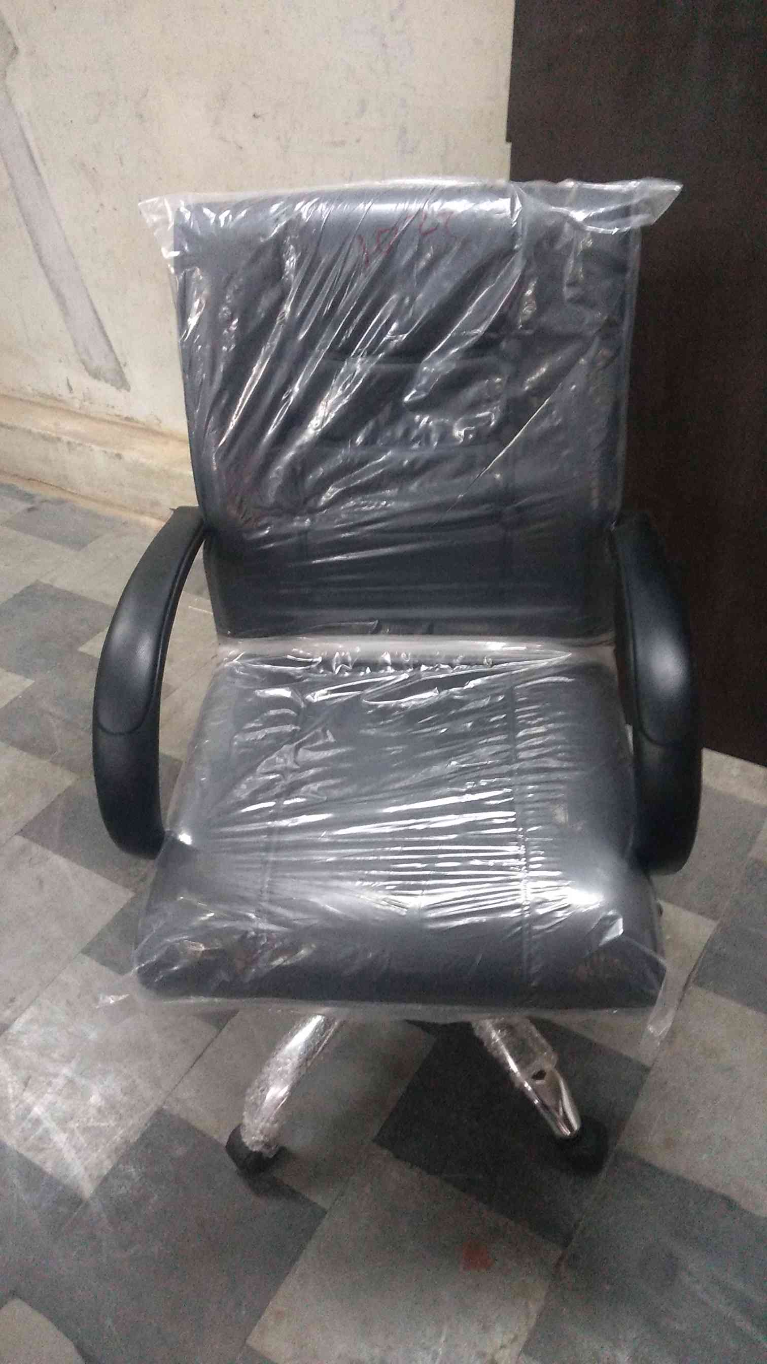 1022 Leatherite Executive Medium Back Chair W/Chrome Base - Office ...