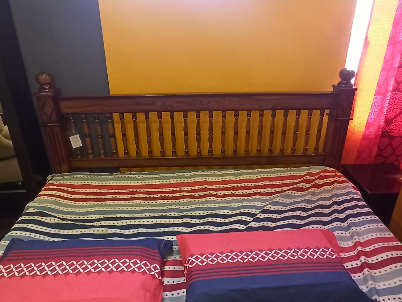 BD-18 Solid Teak wood cot Hydraulic Storage - Buy Storage Cot in ...